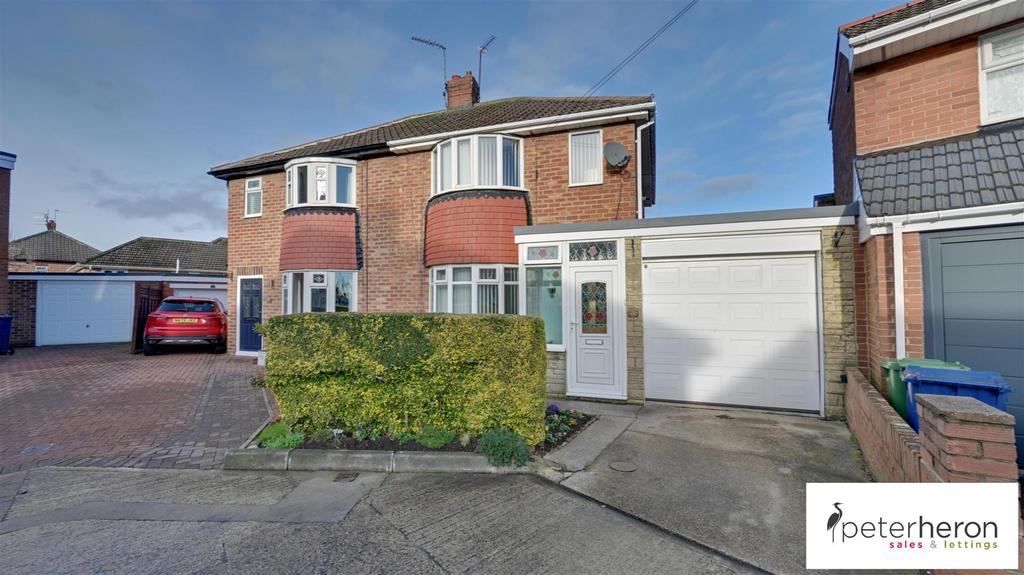 Stainton Grove, Seaburn Dene, Sunderland 2 bed semi-detached house for ...
