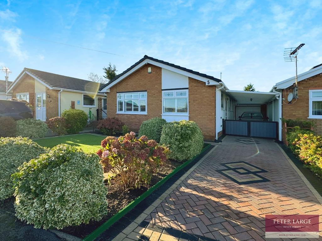 5 Birch Grove, Rhyl, LL18 3SY 3 bed detached bungalow - £230,000