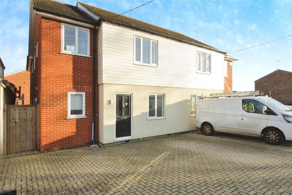 Rectory Road, Pitsea, Basldon, SS13 4 bed terraced house - £2,000 pcm ...