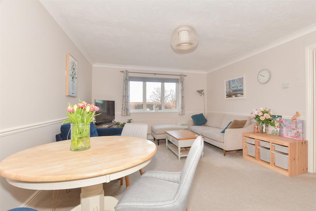 Tanbridge Park, Horsham, West Sussex 2 bed apartment - £350,000