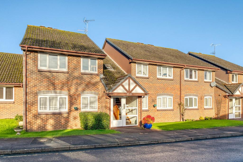 Acorn Drive, Wokingham RG40 2 bed apartment for sale - £250,000