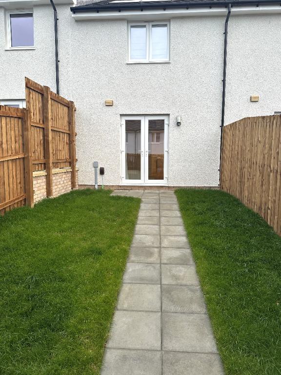 Niven Way, Maybury, Edinburgh, EH12 2 bed terraced house - £1,650 pcm ...