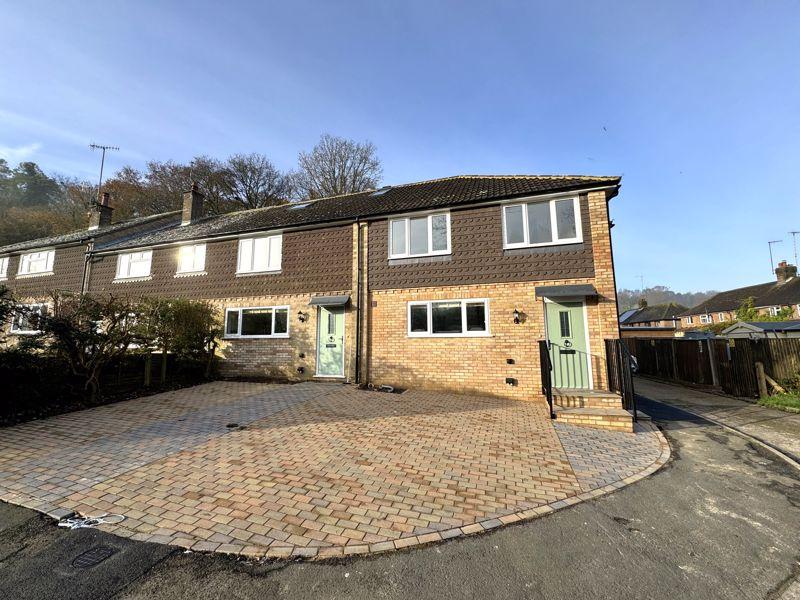 Hoe Lane, Hascombe 3 bed semi-detached house - £2,150 pcm (£496 pw)