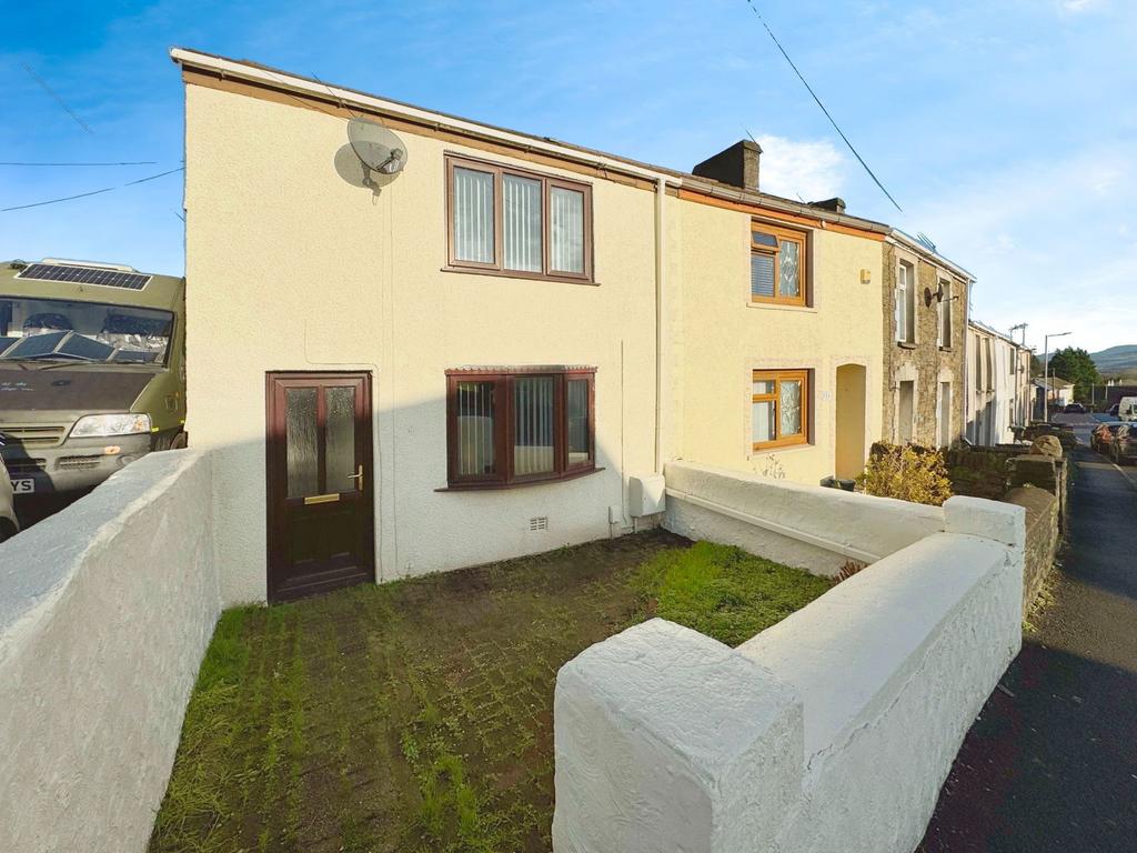 Old Road, Neath SA10 2 bed terraced house - £120,000