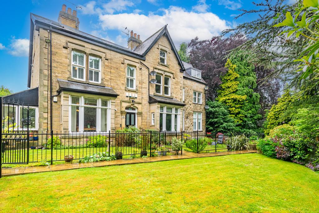 Old Park Road, Leeds LS8 2 bed flat - £340,000