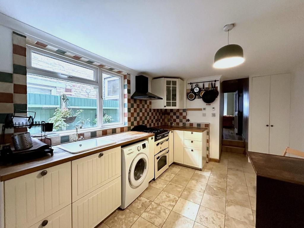 Commercial Way, Peckham, London, SE15 1 bed apartment - £1,750 pcm (£ ...