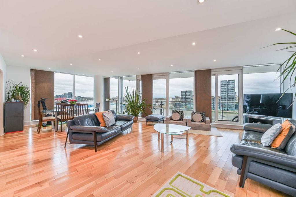 Ensign House, Battersea Reach... 3 bed flat for sale - £1,175,000