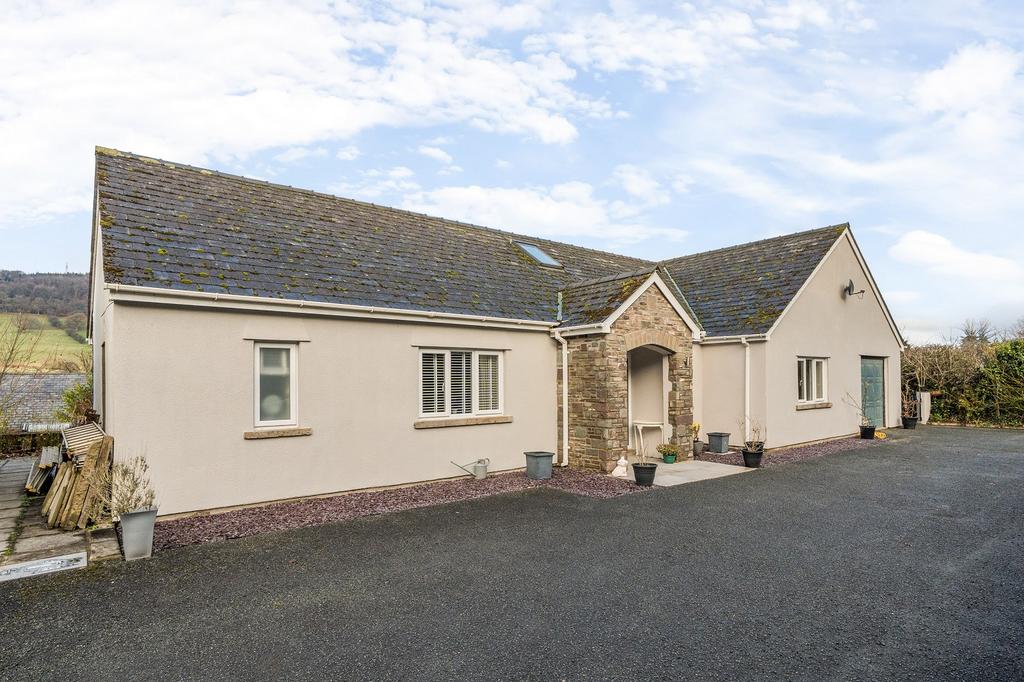 Sennybridge, Brecon, Powys. 4 bed detached bungalow for sale - £475,000