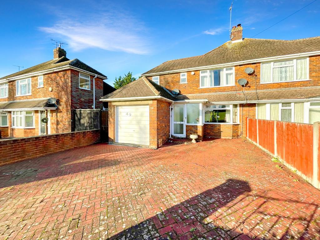 Barnfield Avenue, Luton... 4 bed semi-detached house for sale - £475,000