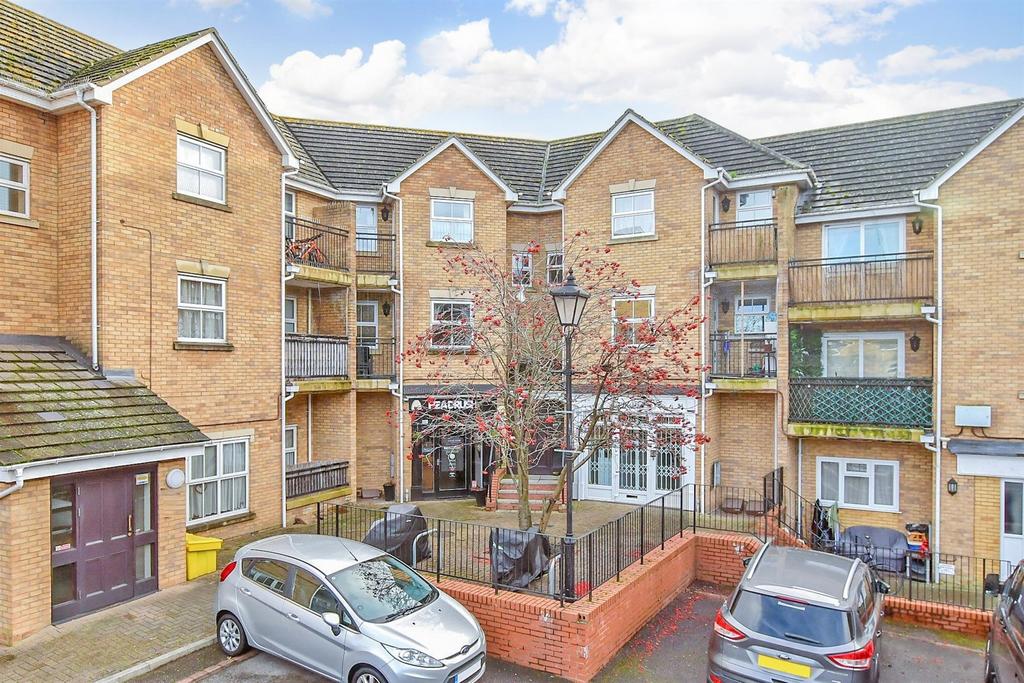 Osier Drive, Basildon, Essex 1 bed flat - £195,000