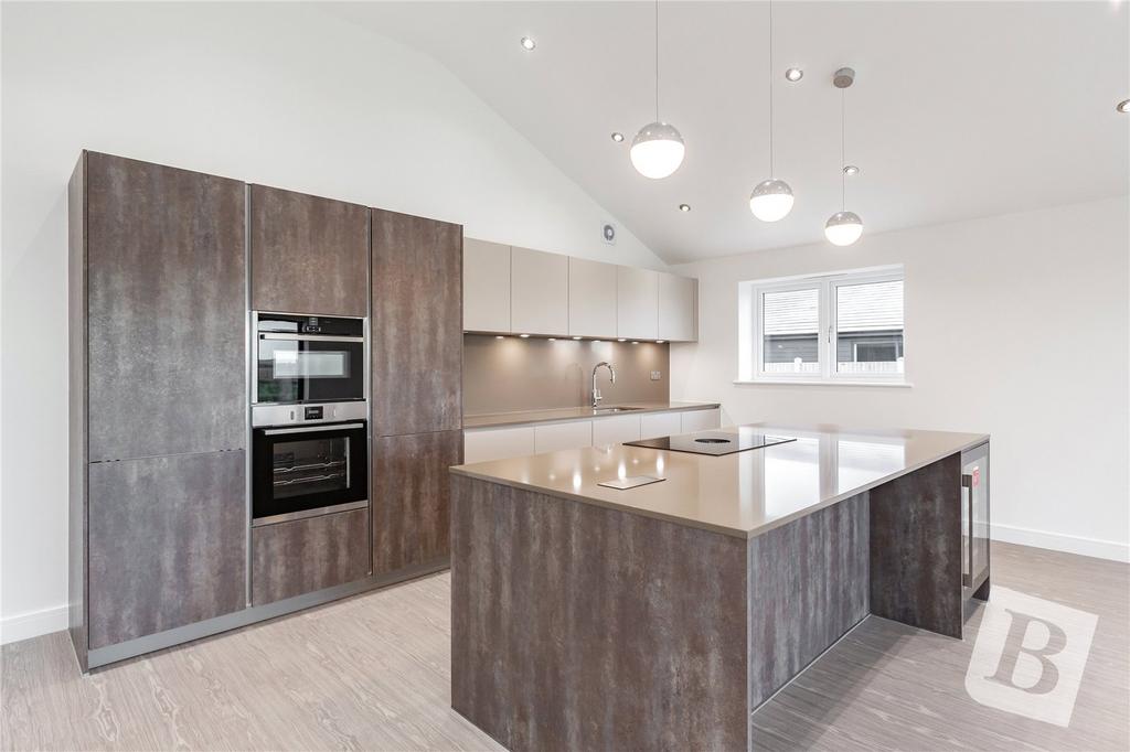 Greyhound Grove, Upminster, RM14 4 bed bungalow for sale - £875,000