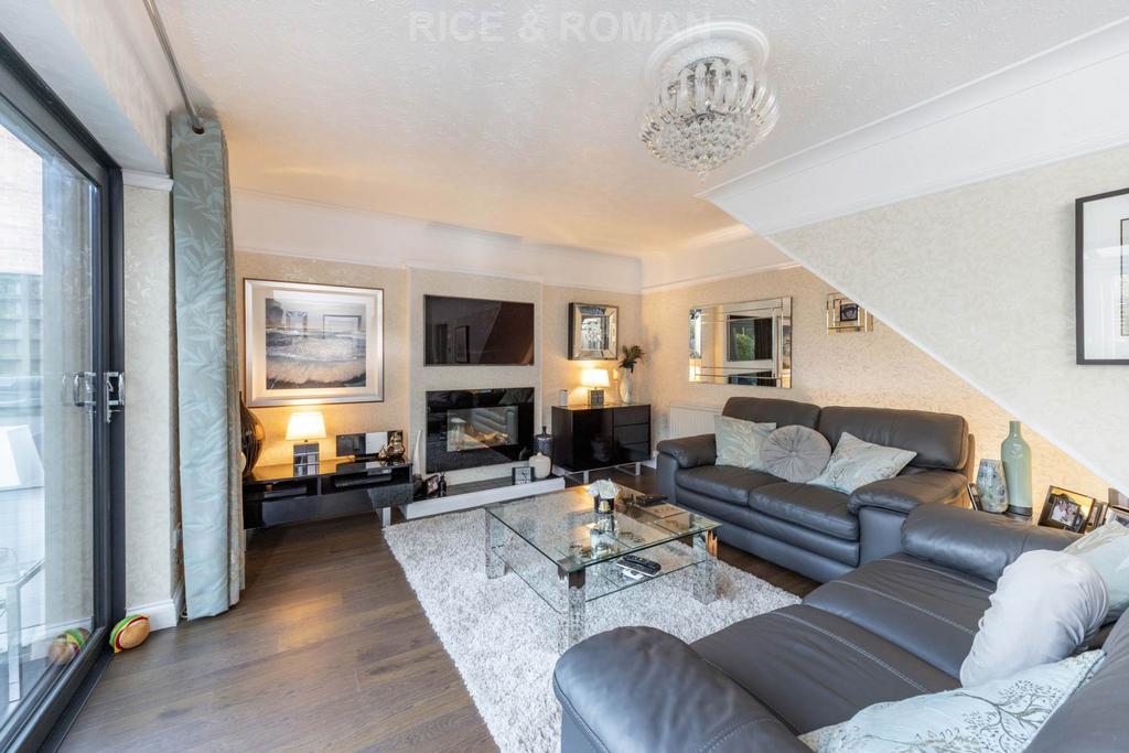 Goodways Drive, Bracknell RG12 3 bed terraced house - £370,000