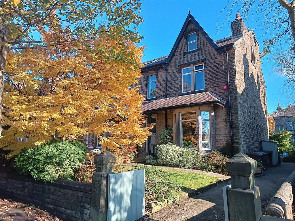 Grasmere Road, Huddersfield 5 bed semi-detached house for sale - £450,000