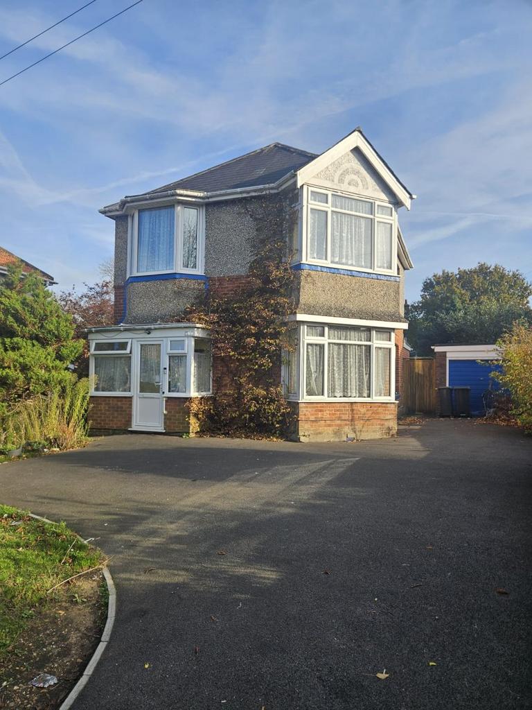 Charminster Road, Bournemouth 3 bed detached house - £380,000