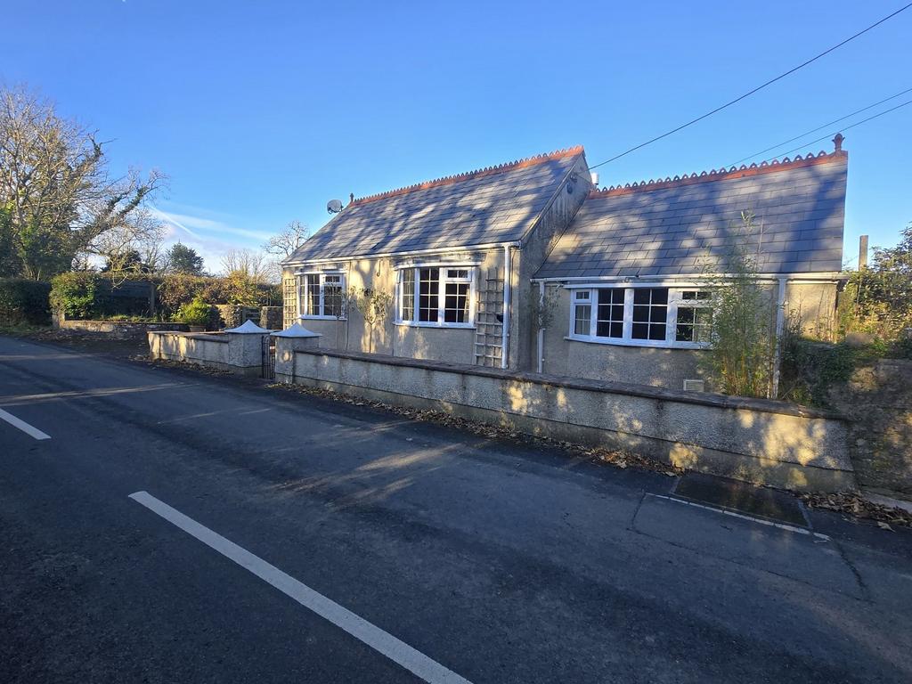 Redberth, Tenby, Pembrokeshire, SA70 2 bed bungalow - £315,000