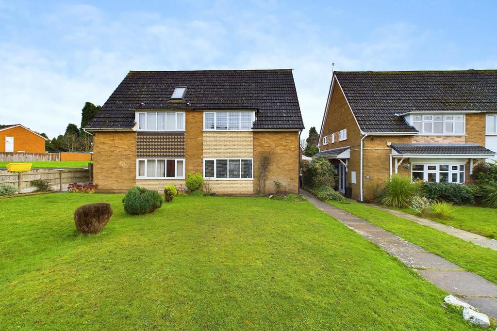 Chelmar Drive, Brierley Hill, DY5 4QE 2 bed semi-detached house - £184,995