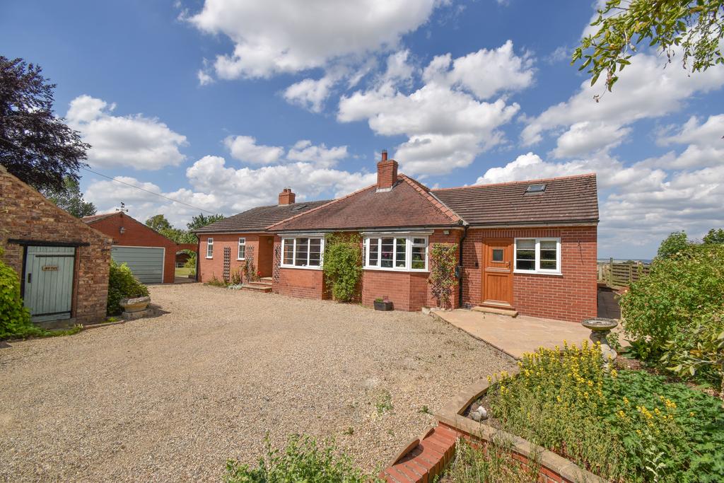 Scagglethorpe, Malton YO17 4 bed detached bungalow for sale - £499,950