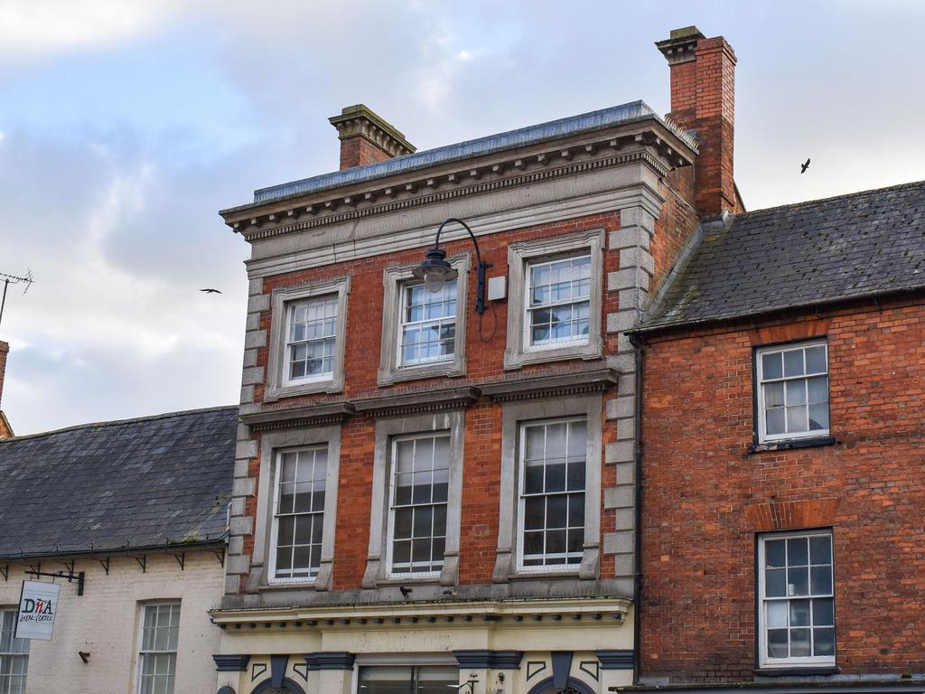 Watling Street West, Towcester, NN12 1 bed flat - £695 pcm (£160 pw)
