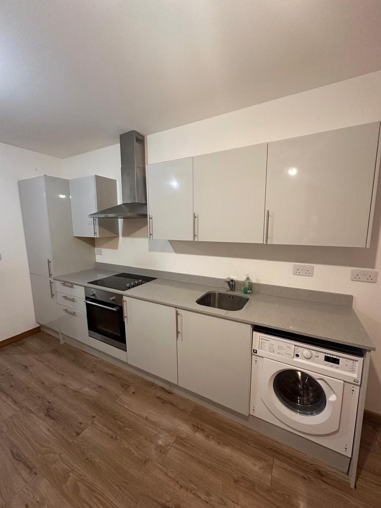The Quadrant, Swindon SN5 2 bed apartment - £1,000 pcm (£231 pw)