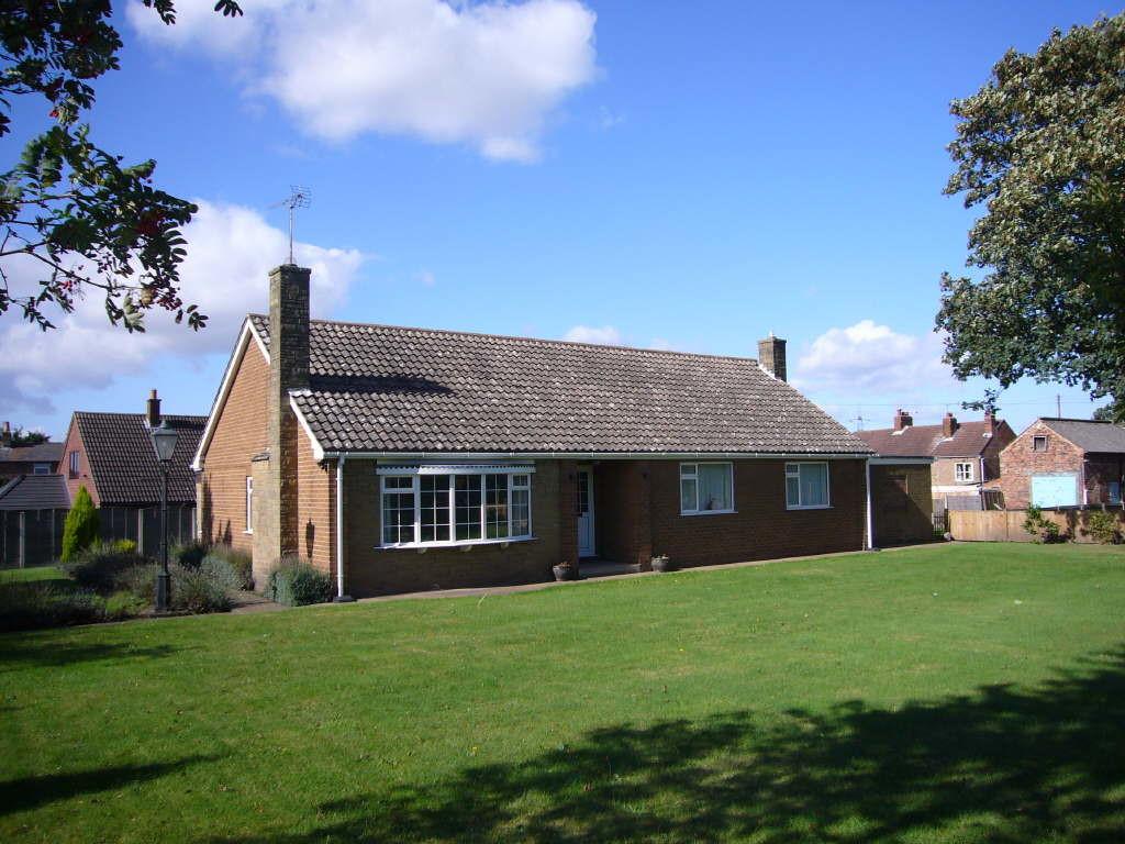 Pinfold Lane, Carlton, Nr Goole, DN14... 3 bed detached bungalow - £350,000