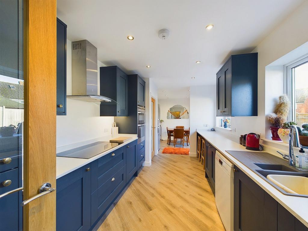 Crown Close, Lower Broadheath... 2 bed detached house for sale - £325,000