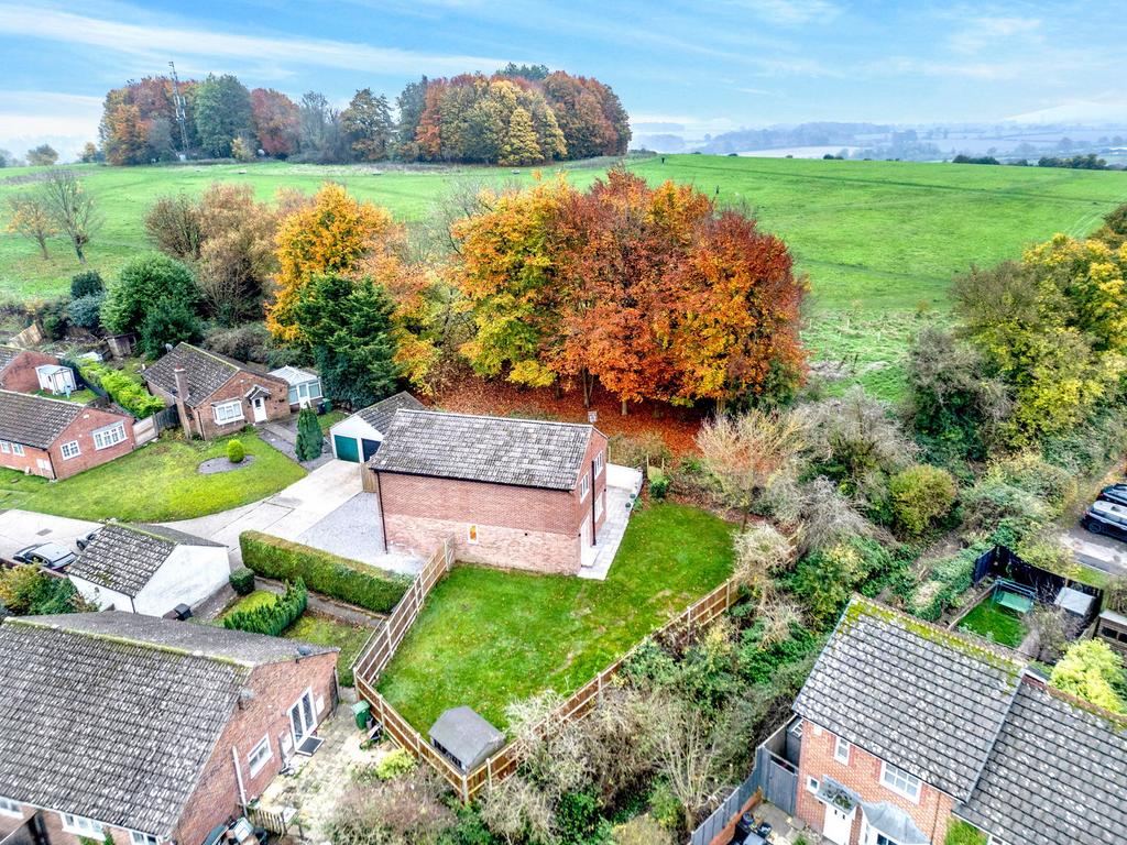 Wincanton Close, Alton GU34 4 bed detached house for sale - £695,000
