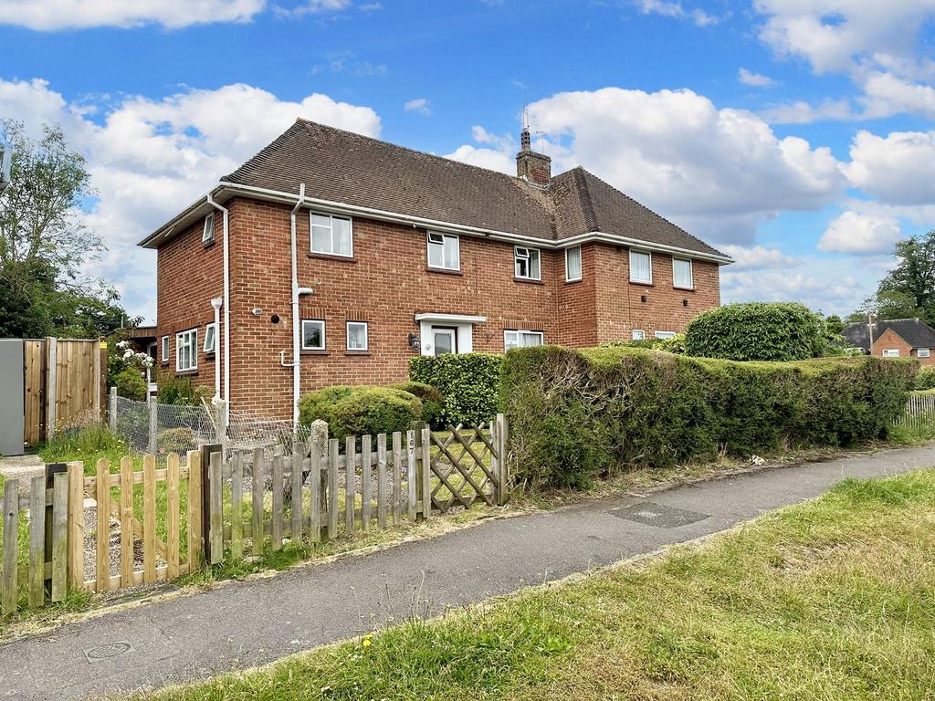 Langdown Road, Hythe, SO45 3 bed semi-detached house for sale - £286,650