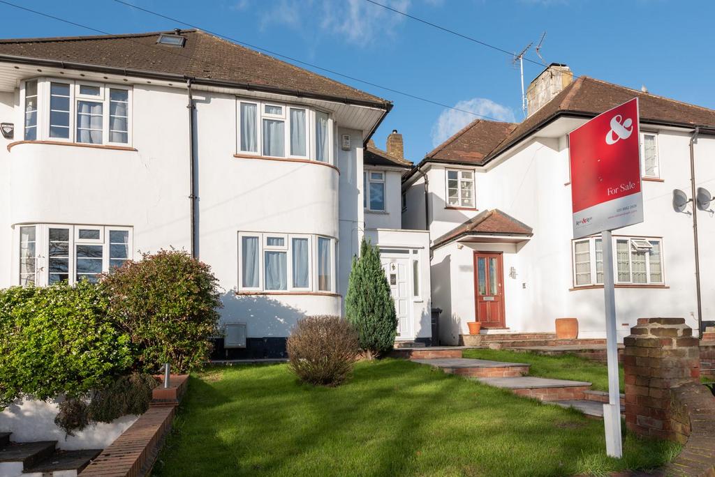 Osidge Lane, London N14 3 bed house - £675,000