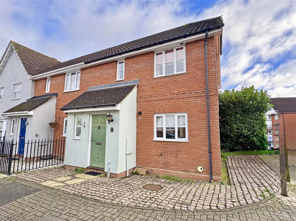 Cuckoo Way, Great Notley, Braintree 2 bed end of terrace house - £325,000