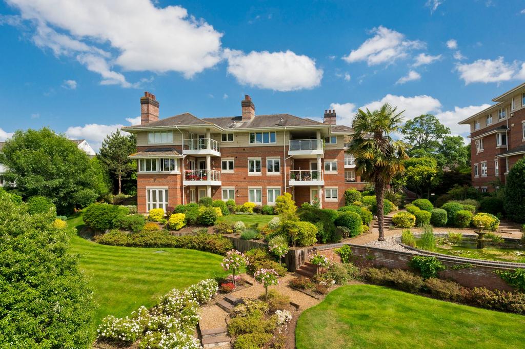 Broadwater Place, Weybridge, Surrey... 3 bed apartment - £795,000