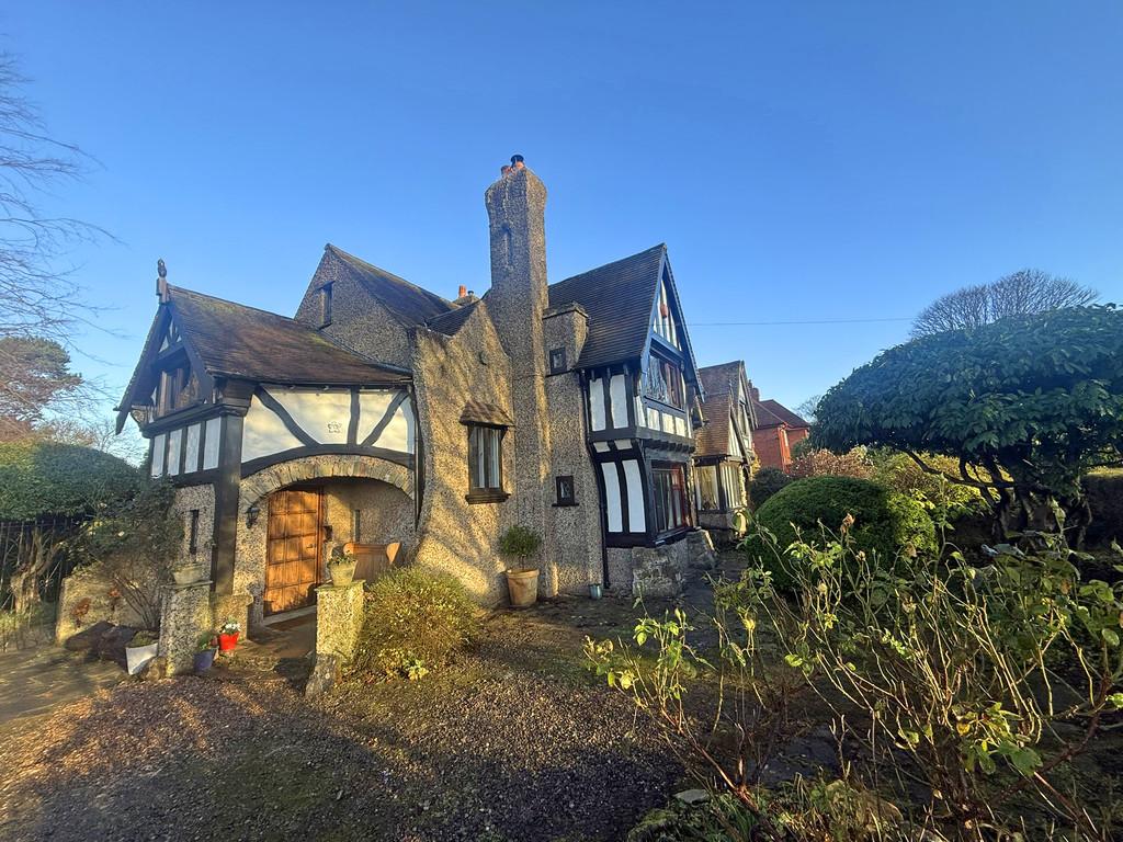 Hackness Road, Scarborough YO12 4 bed semi-detached house - £350,000