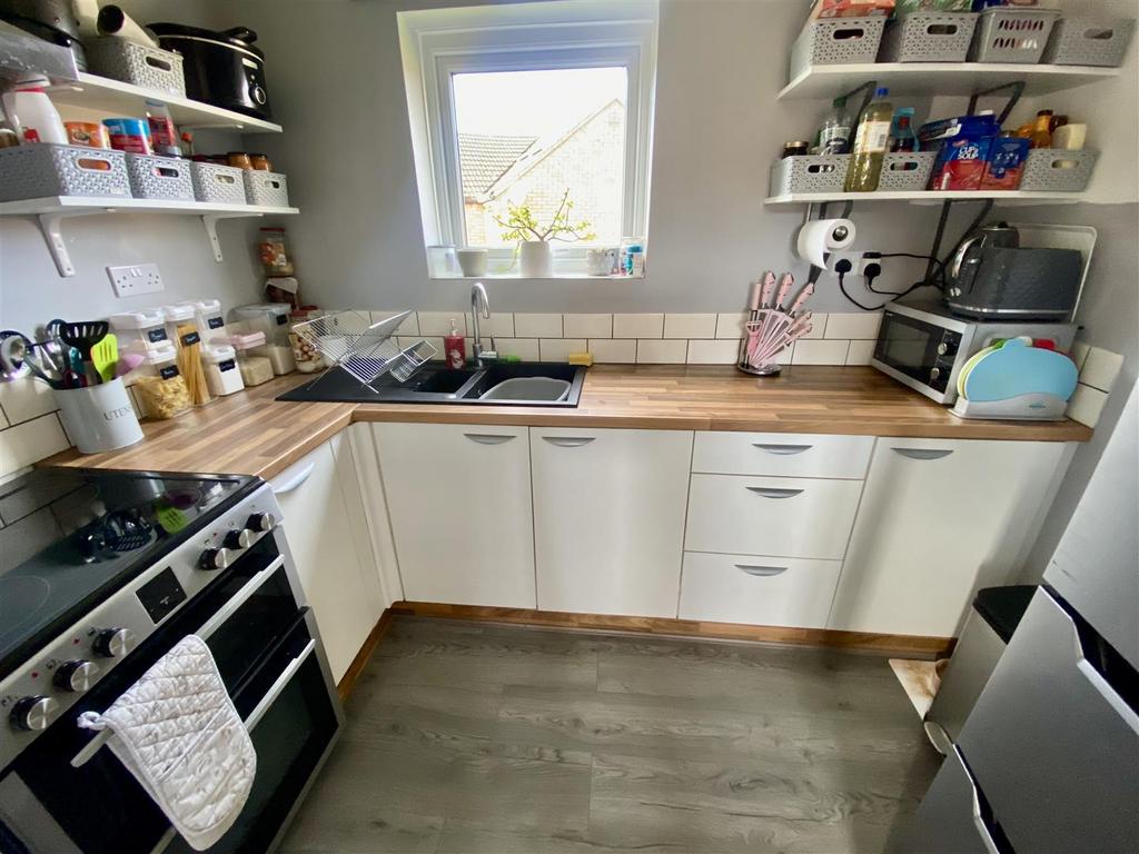 Ely Close, Swindon SN5 1 bed maisonette for sale - £120,000