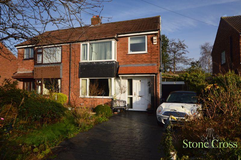 Ripon Avenue, Lowton, WA3 2JE 3 bed semi-detached house - £199,950