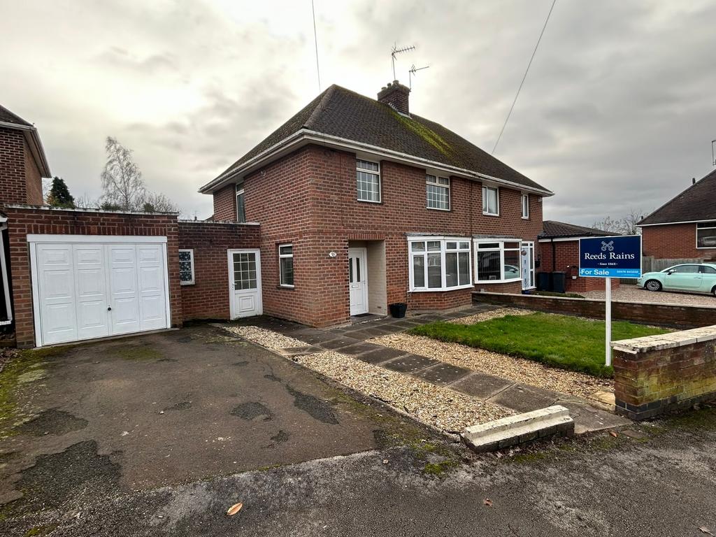 Rectory Drive, Coventry CV7 3 bed semi-detached house - £250,000