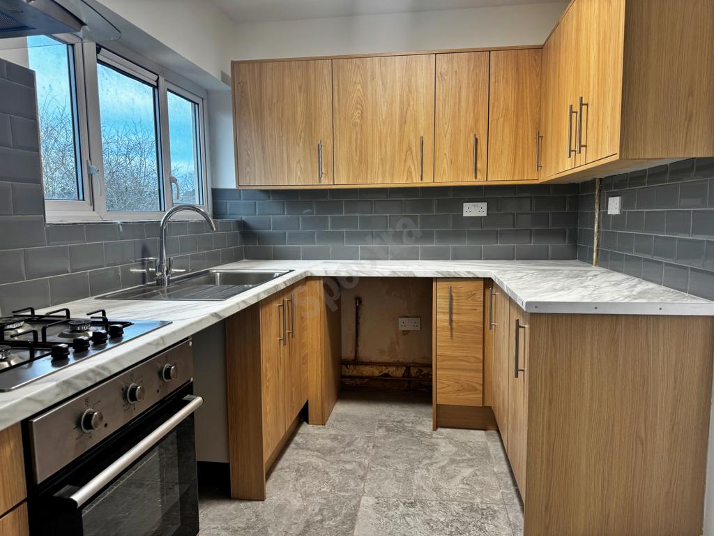 Brompton Pool Road, Hall Green, B28 3 bed flat - £900 pcm (£208 pw)