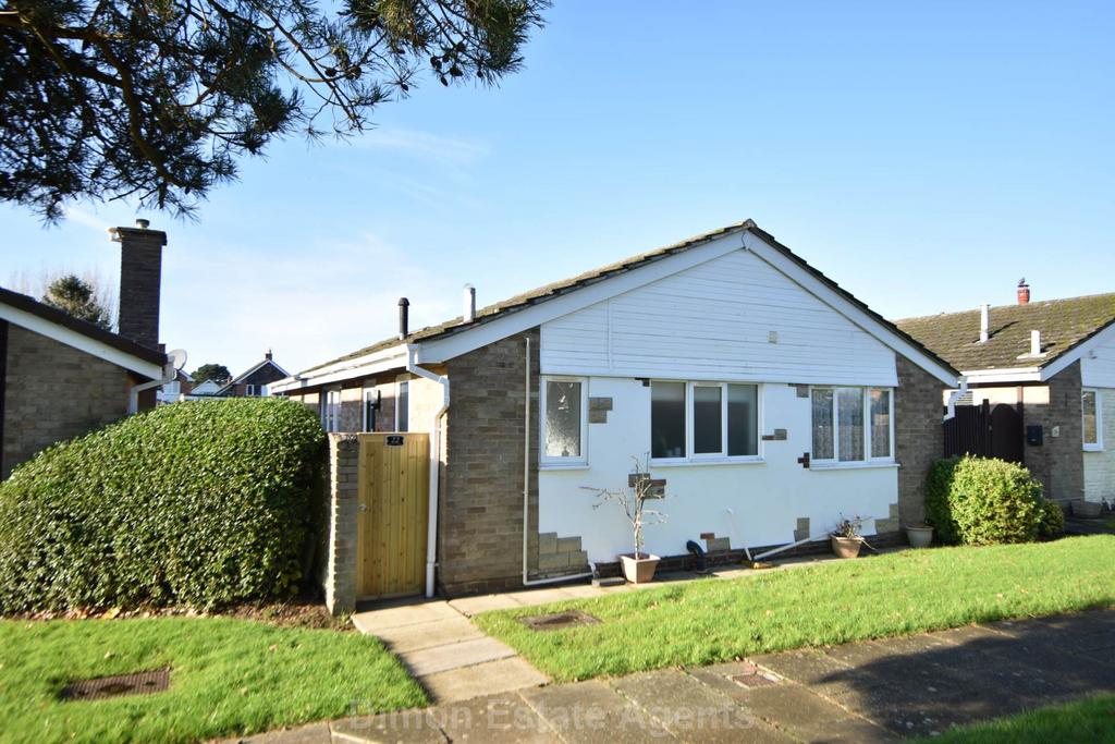 Meon Close, Peel Common 2 bed detached bungalow - £340,000