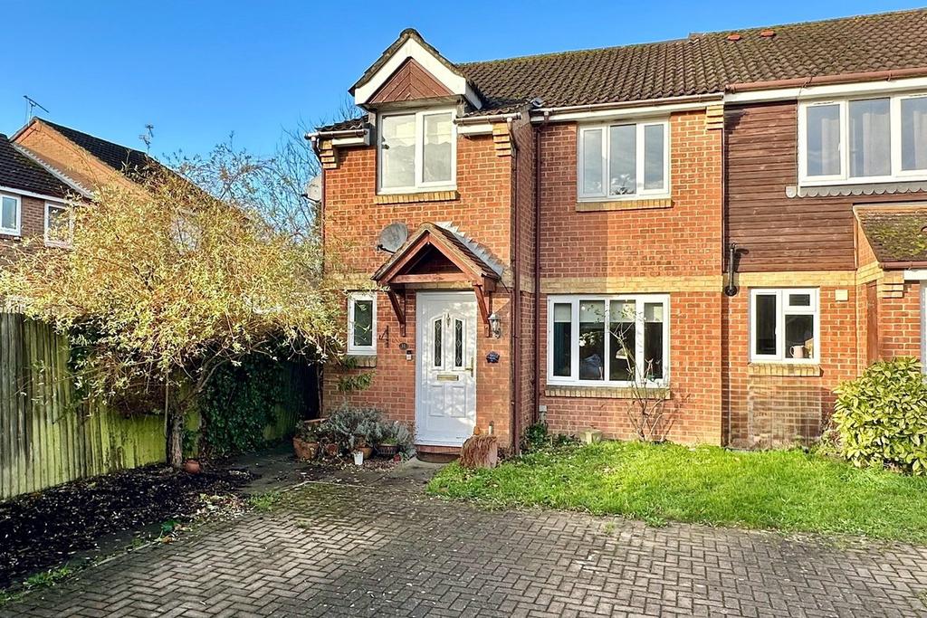 Hanbury Way, CAMBERLEY GU15 3 bed end of terrace house for sale - £375,000