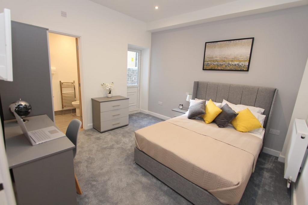 Stubbington Avenue, Portsmouth PO2 7 bed house of multiple occupation ...