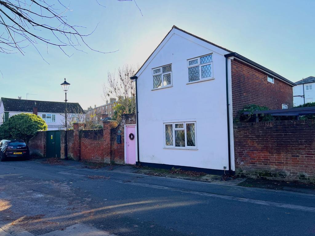 Anglesey Arms Road, Alverstoke... 2 bed detached house - £305,000