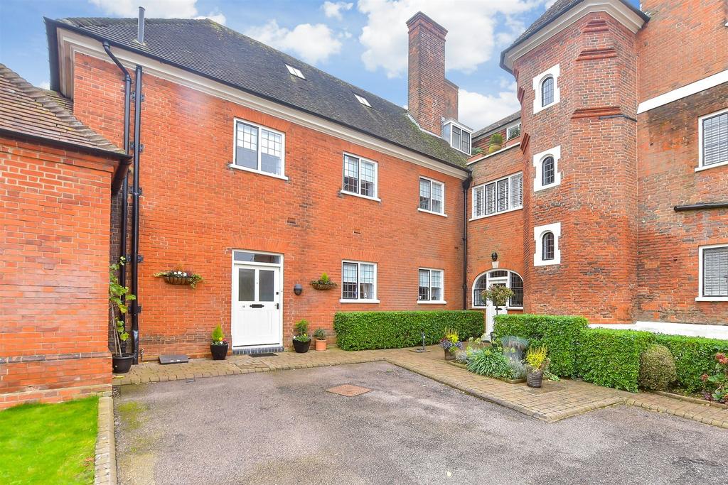 Hill Hall, Theydon Mount, Epping, Essex 3 bed terraced house - £850,000