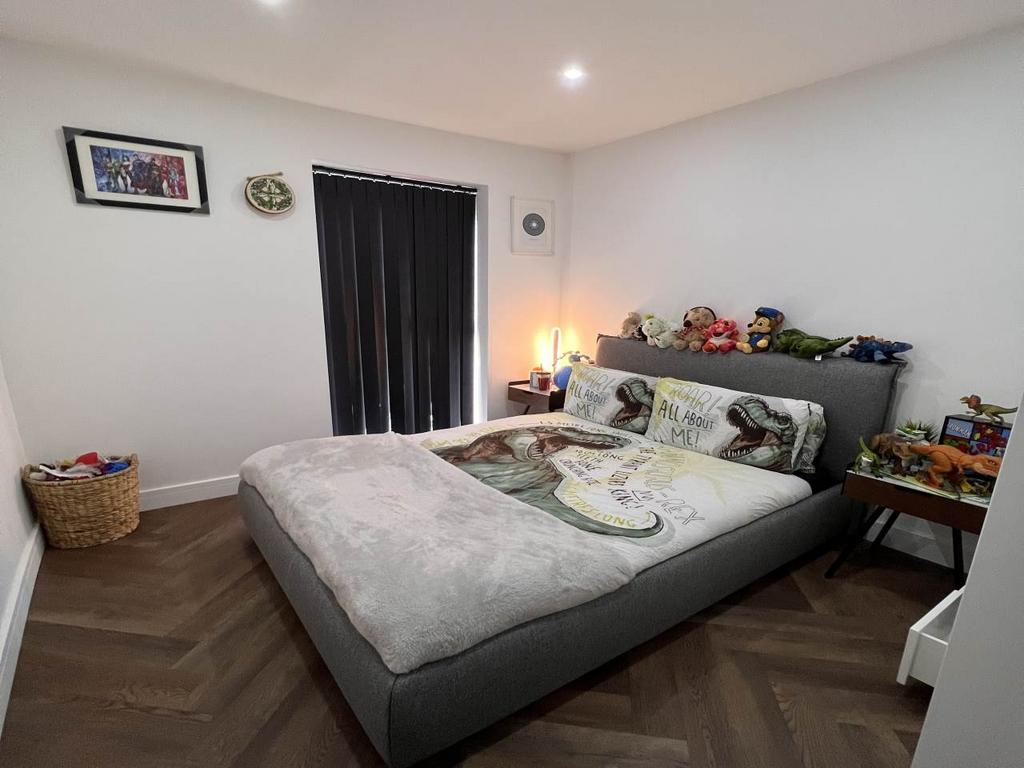 Arbour Edge, King George V Drive... 2 bed flat to rent - £1,550 pcm (£ ...