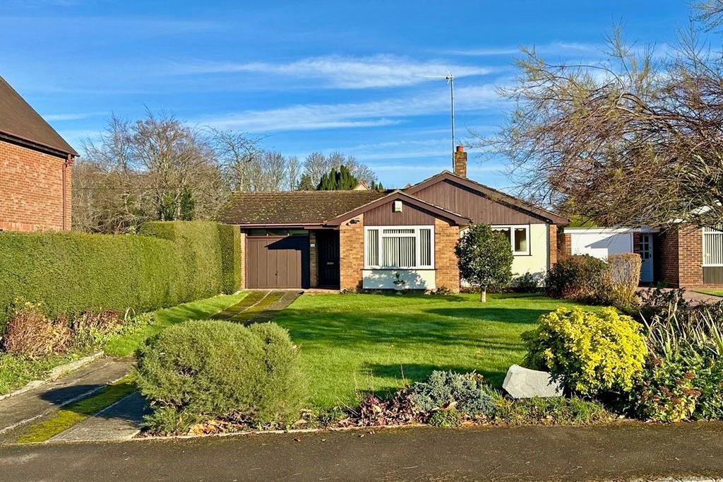Brookside, Watlington OX49 3 bed detached bungalow - £530,000