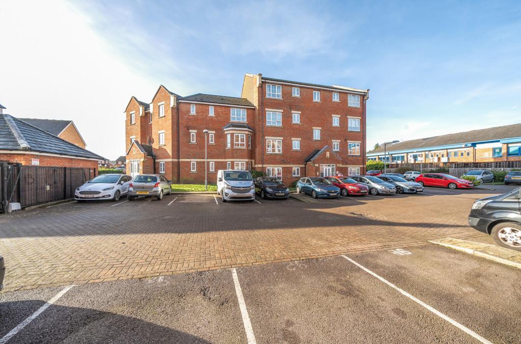 Watling Gardens, Bedfordshire LU6 2 bed apartment - £175,000