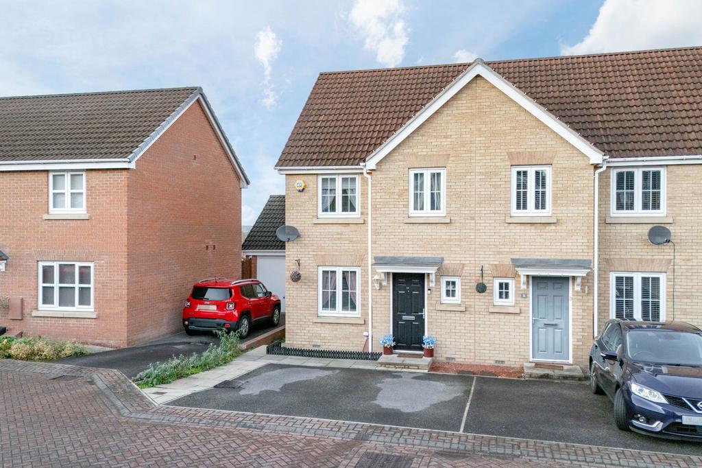 Kilner Way, Castleford WF10 3 bed end of terrace house - £215,000