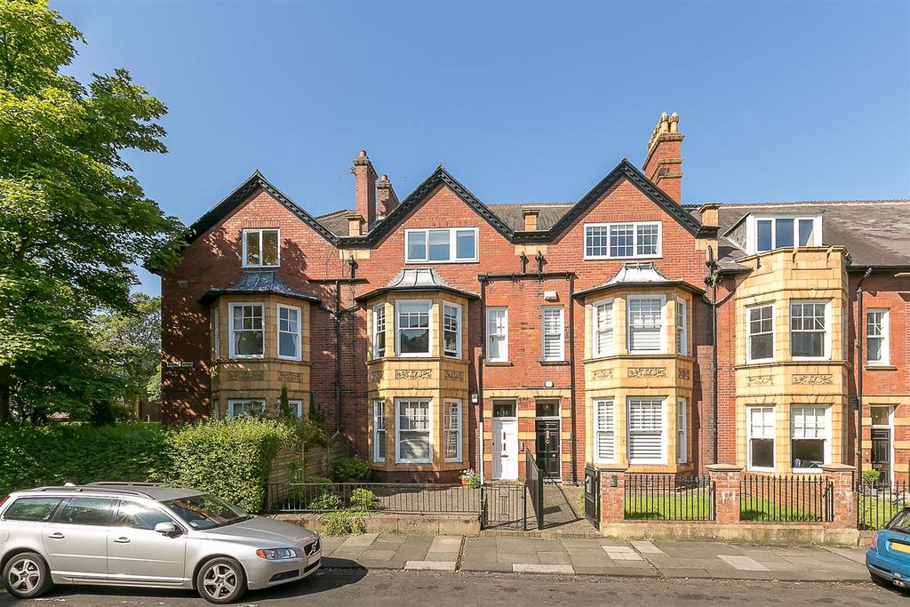 Woodbine Avenue, Gosforth, Newcastle... 2 bed flat - £1,400 pcm (£323 pw)