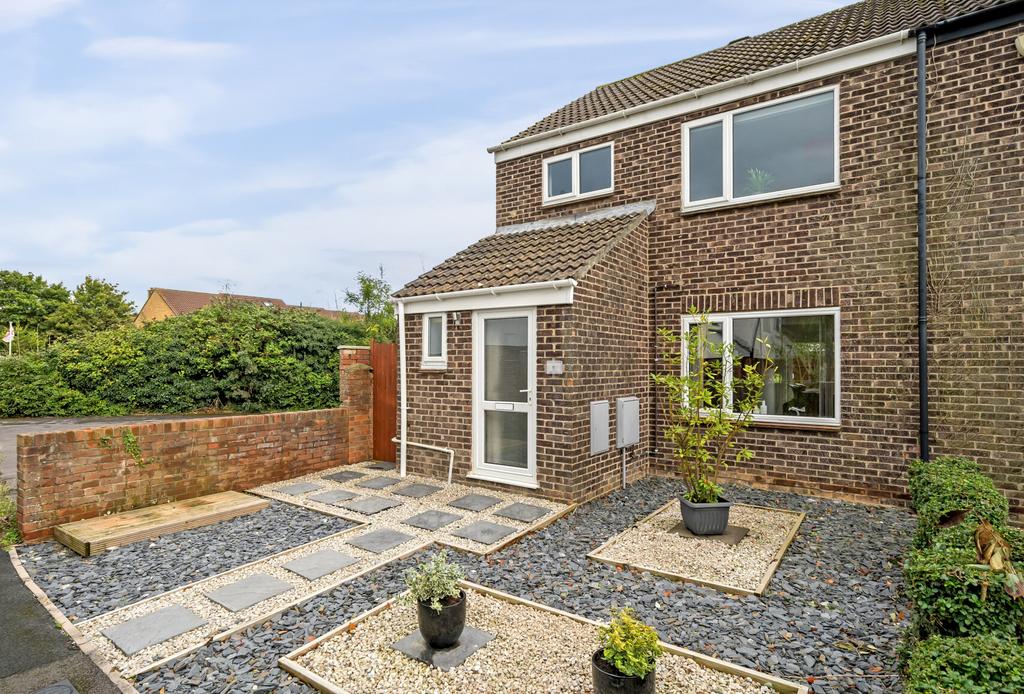 Piper Road, Bristol BS37 3 bed semi-detached house - £352,800