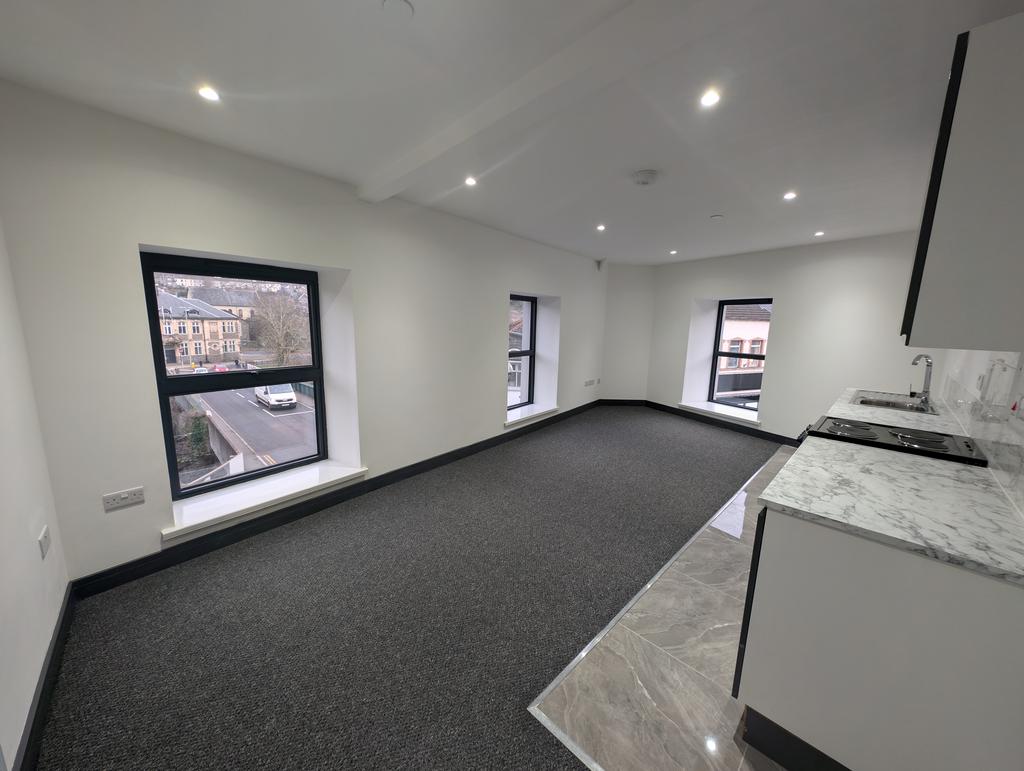 Commercial Street, CF45 3PP 1 bed flat - £600 pcm (£138 pw)