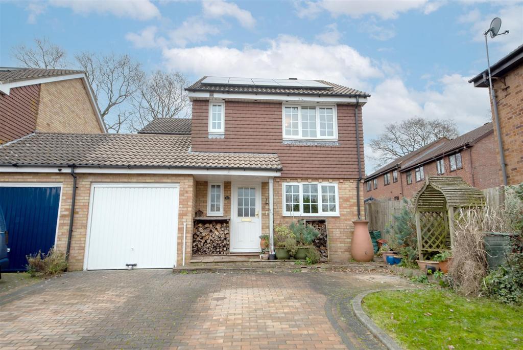 Stockbridge Close, Basingstoke RG24 4 bed link detached house - £475,000