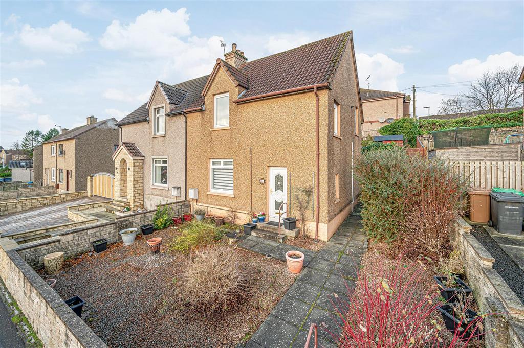 62 Rae Street, Cowdenbeath 3 bed semi-detached house - £139,950