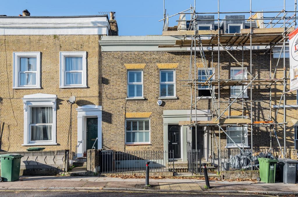 Florence Road London SE14 3 bed terraced house - £2,400 pcm (£554 pw)